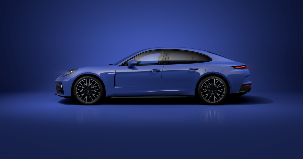 The Porsche Panamera in Maritimeblue | Porsche Paint to Sample