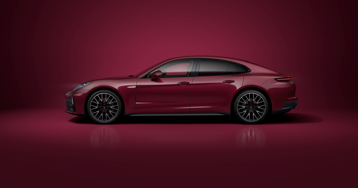 The Porsche Panamera in Arenaredmetallic | Porsche Paint to Sample