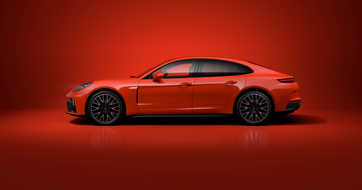 The Porsche Panamera in Lavaorange | Porsche Paint to Sample
