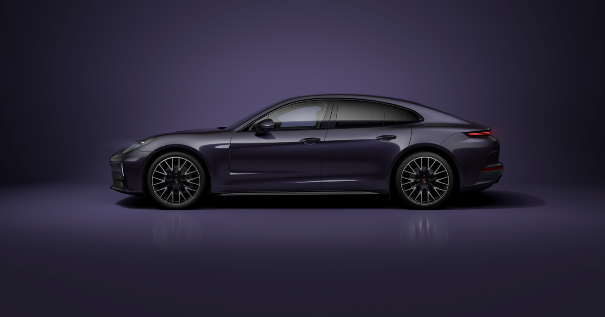 The Porsche Panamera in Purpuritmetallic | Porsche Paint to Sample