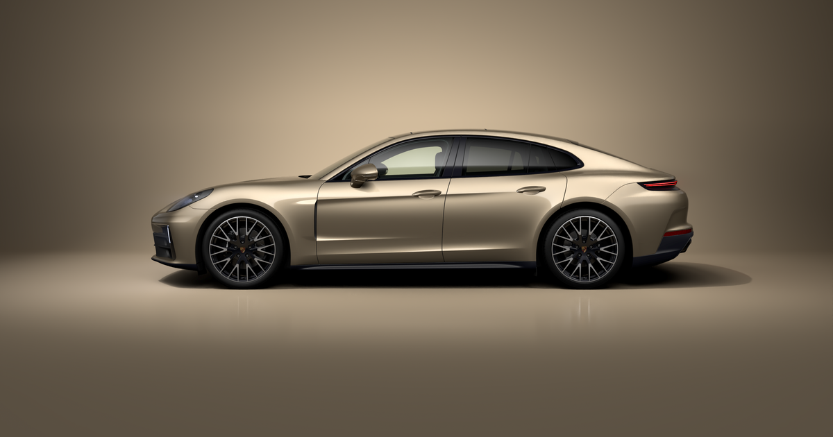 The Porsche Panamera in Goldbronzemetallic | Porsche Paint to Sample