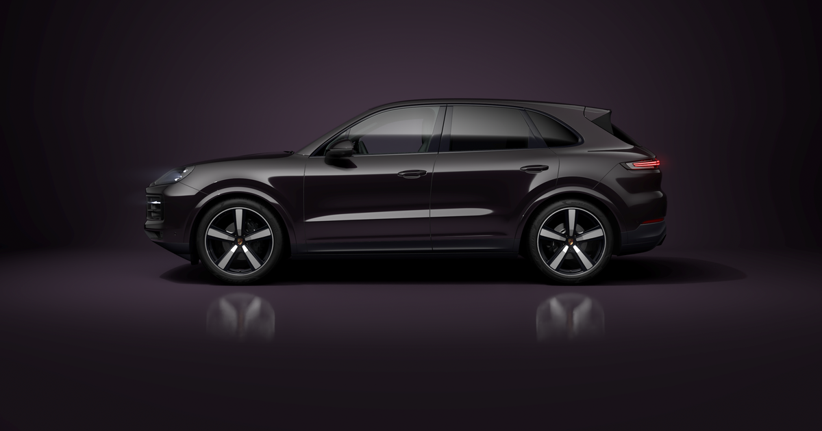 The Porsche Cayenne in Cherryblackmetallic | Porsche Paint to Sample